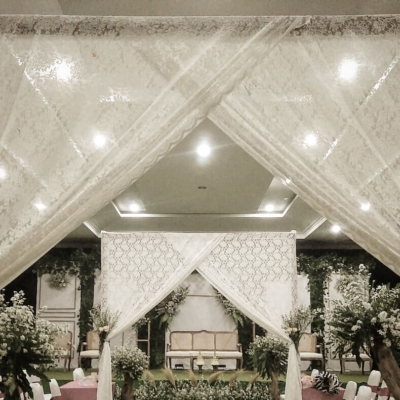 15 Ide Wedding Gate Tema Rustic di Dalam atau Luar Ruangan. Dijamin ...