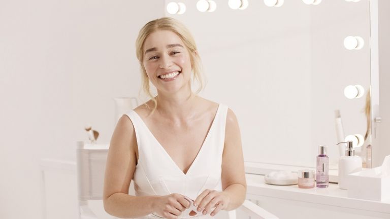 Clinique Resmi Umumkan Aktris Emilia Clarke Sebagai Global Brand ...