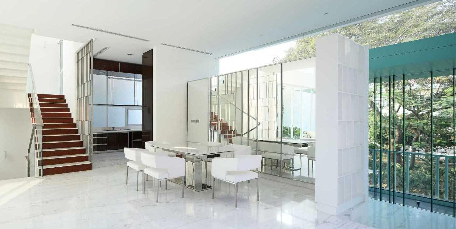 7 Inspirasi Ruang Makan Serba Putih untukmu Pasangan Baru. Simple dan ...