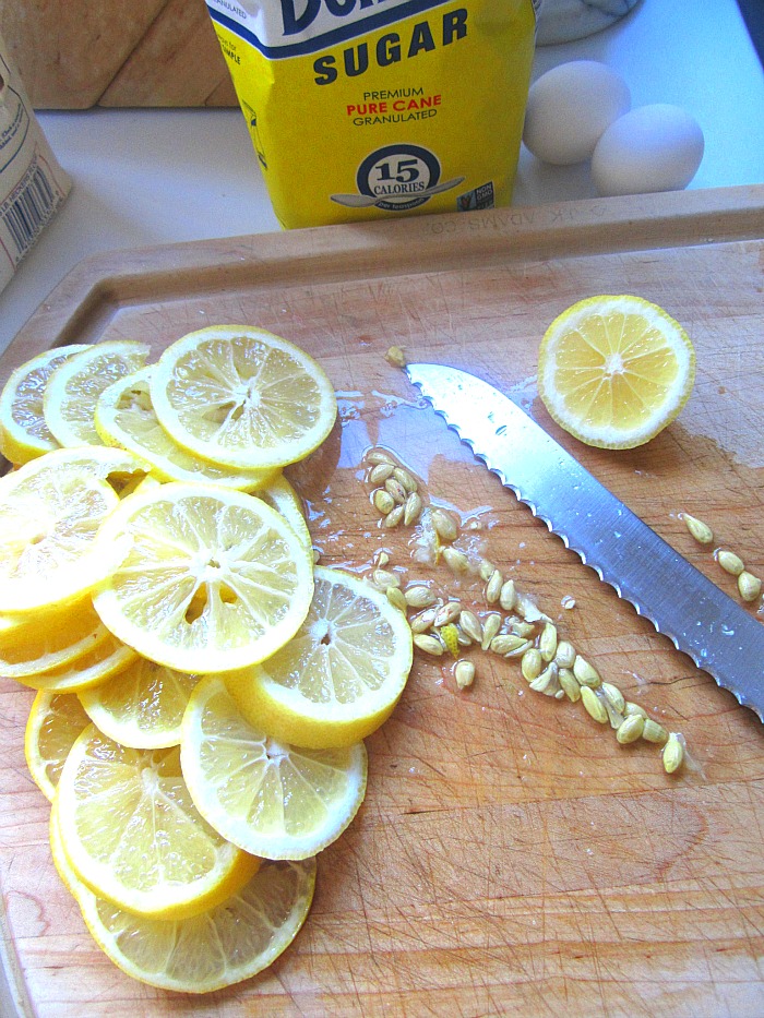 7 Trik Mengiris Bawang Merah Biar Mata Nggak Perih atau Malah Nangis ...