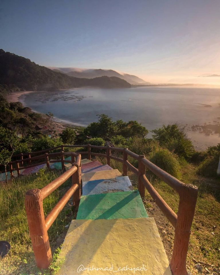 Eksotisnya Pantai Papuma di Pesisir Jember. Pantai Pasir Putih dengan ...