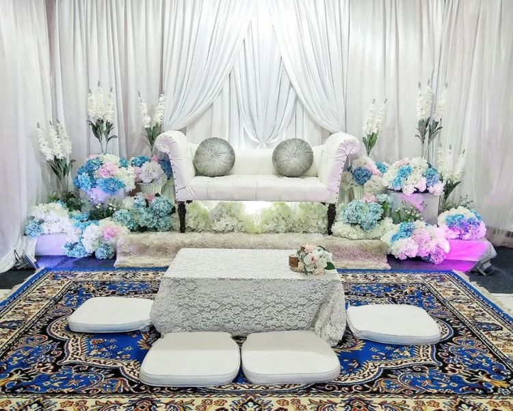 10 Ide Dekorasi Meja Akad Lesehan. Opsi Apik nan Nyaman Saat Digelar di ...