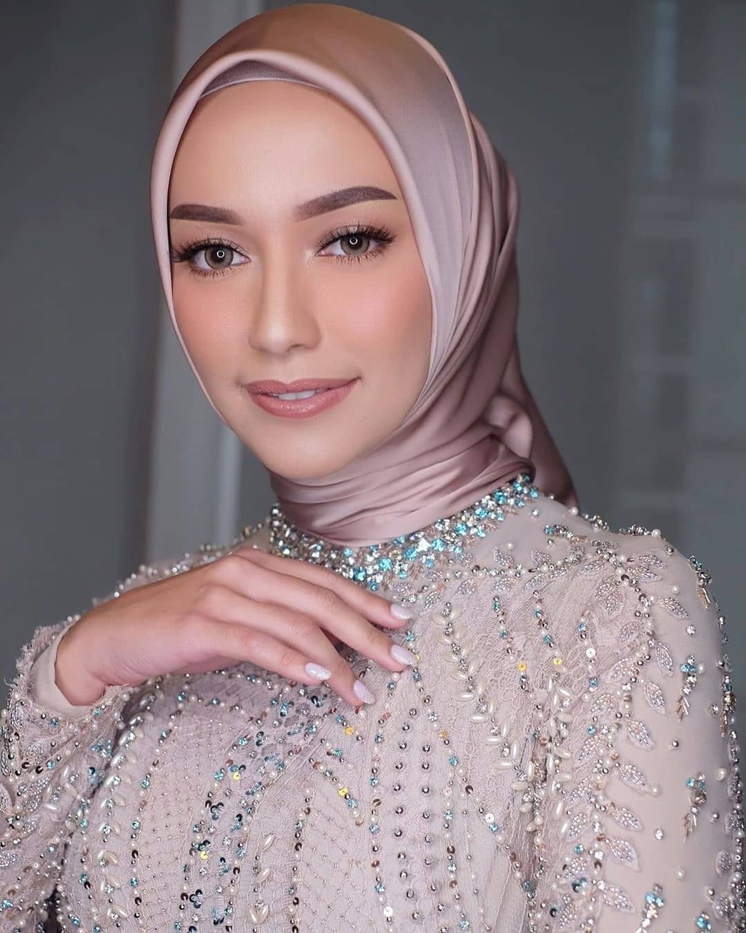 Mega Iskanti Resmi Dipinang, ini 9 Detail Acara Lamarannya yang Manis ...