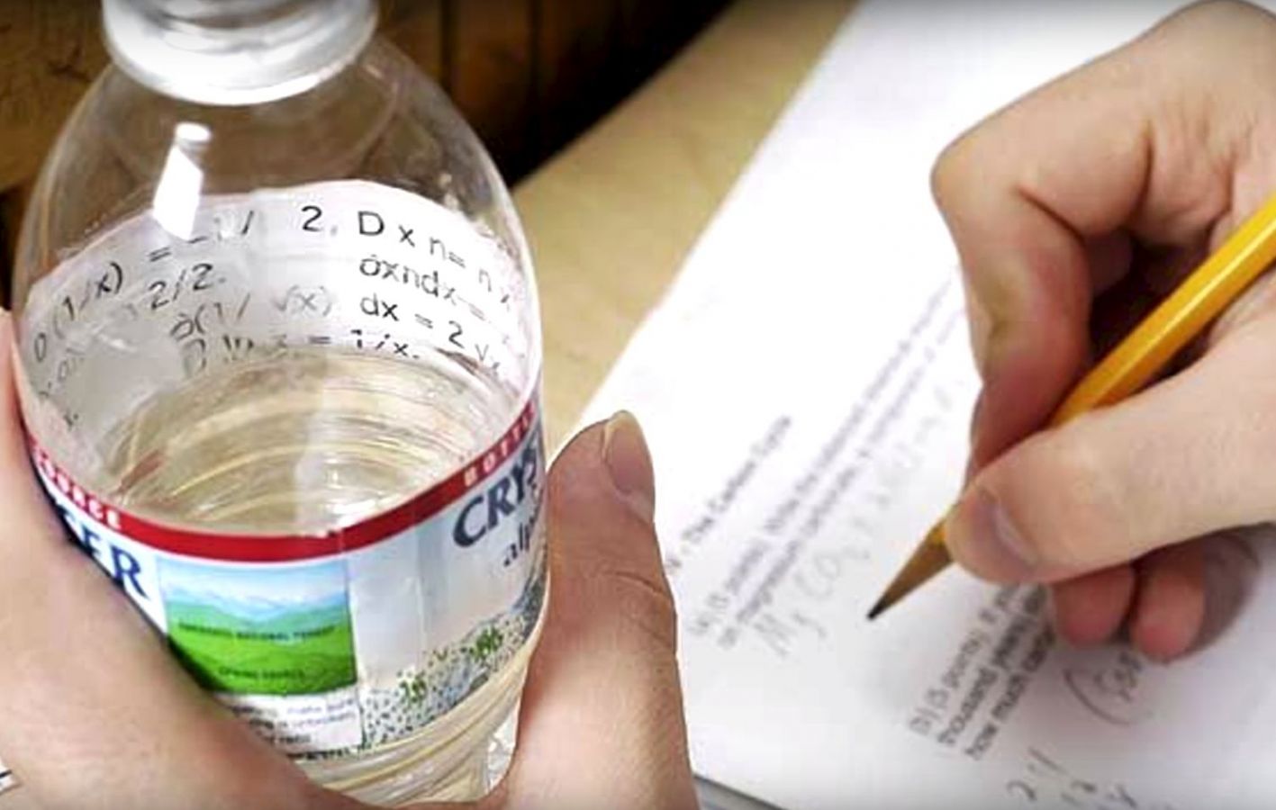 11 Cara Menyontek Paling Niat yang Pernah Dilakukan Orang. Ribet ...