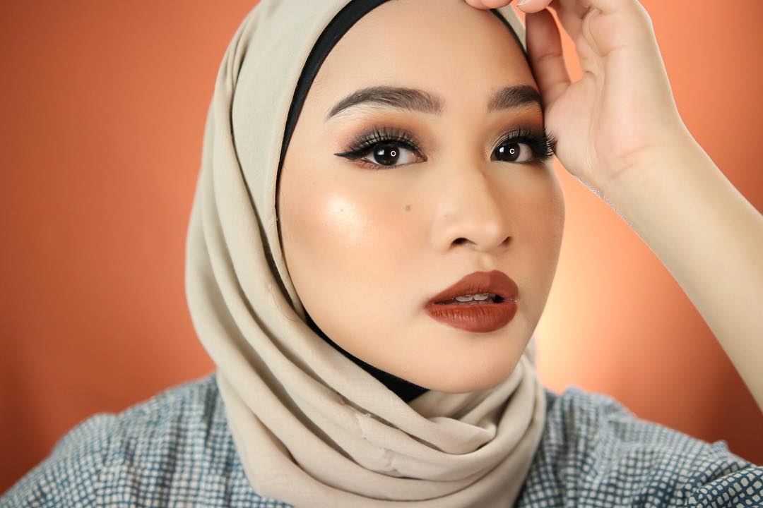 8 Trik dan Ide Makeup Kondangan Malam Hari yang Mudah Dipraktikkan ...
