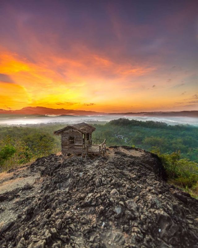 Mengejar Fajar Eksotis di Gunung Ireng yang Memanjakan Mata. Yuk Segera ...