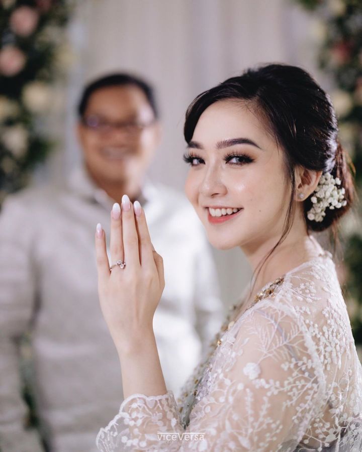 7+ Gaya Make-up Elegan Minimalis untuk Lamaran dalam Balutan Kebaya ...