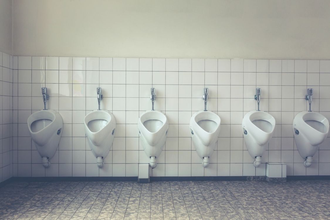5 Alasan Kenapa Antrean Toilet Cewek Seringkali Lebih Panjang Dibanding ...