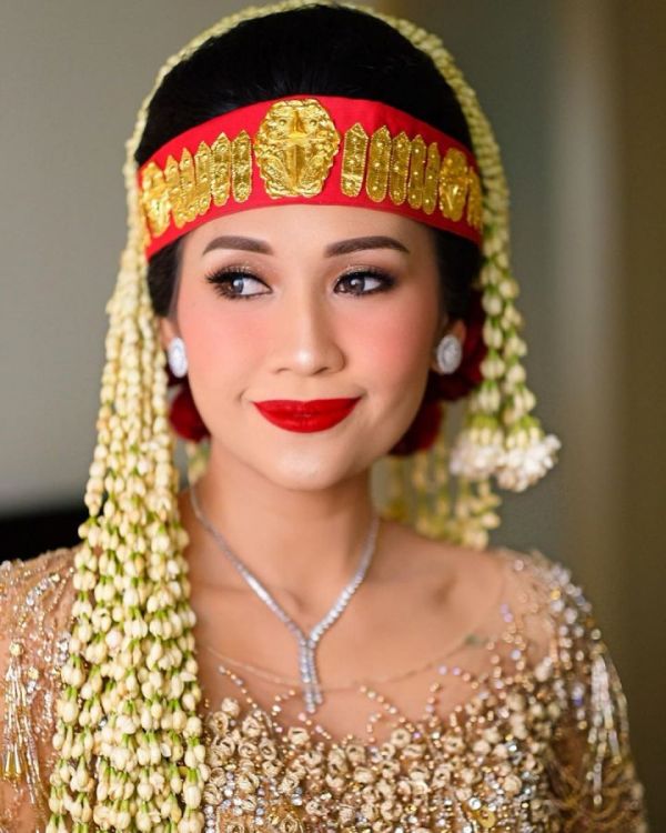 7 Warna Lipstik untuk Kulit Kuning Langsat di Resepsi Pernikahan