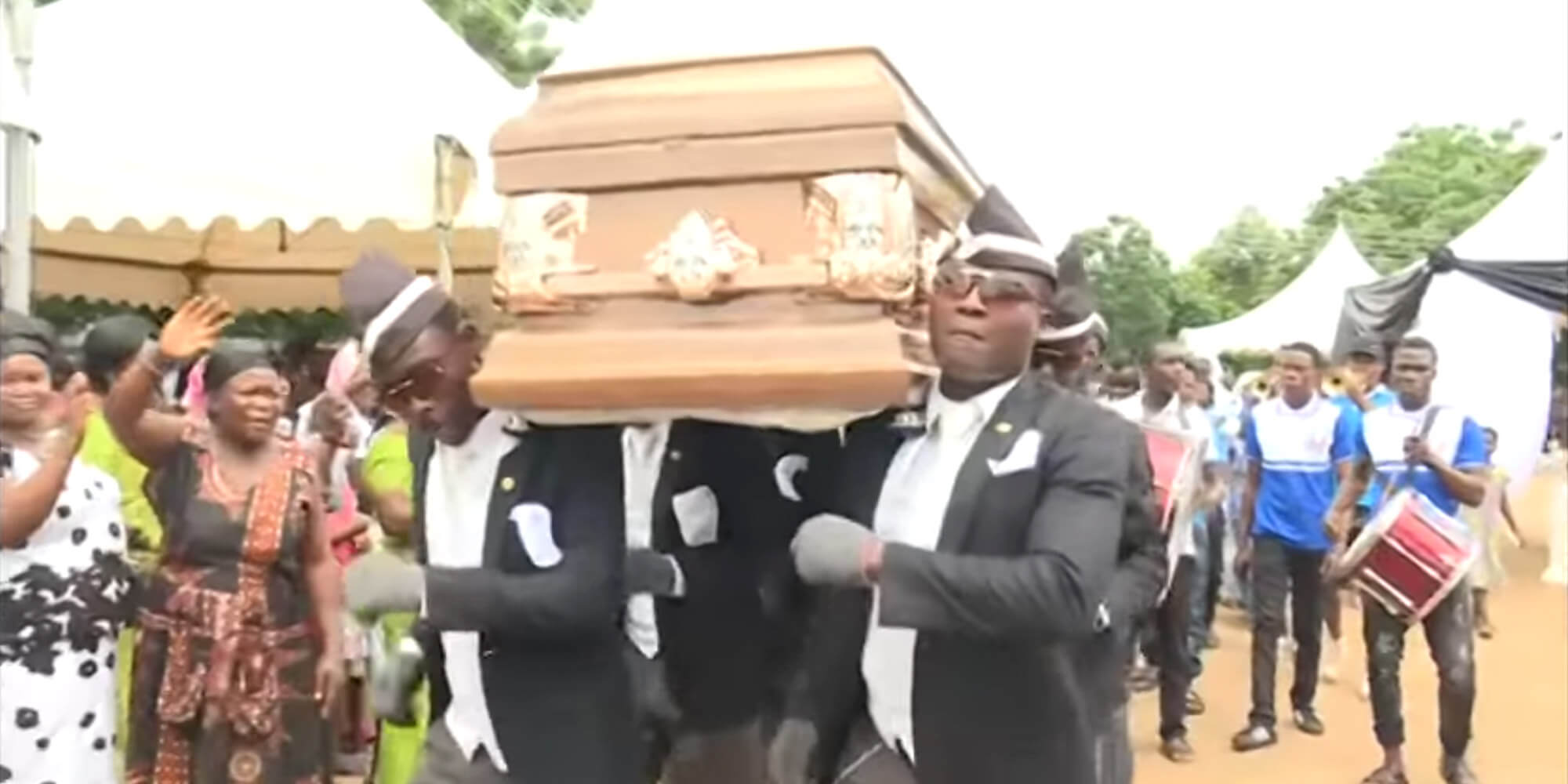 Kisah Pembawa Jenazah Bernama Ghana Pallbearers yang Viral. Nyentrik ...