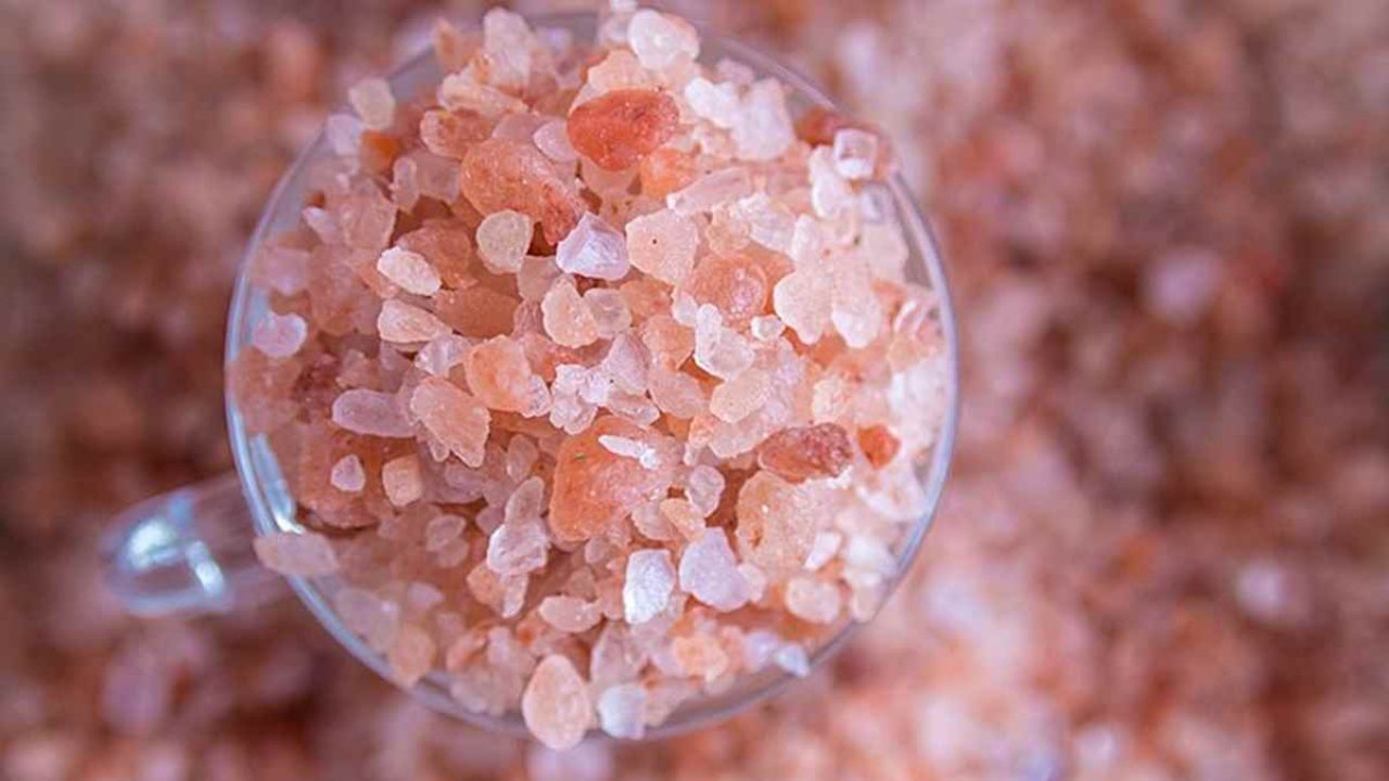 Membandingkan Garam Dapur dan Garam Laut, Sehat Mana Sebenarnya? Plus ...