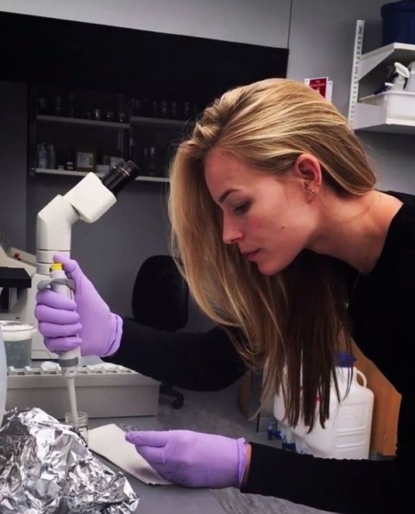 Mengenal Dr. Daisy Robinton; Sosok Model Bergelar PhD yang Teorinya ...