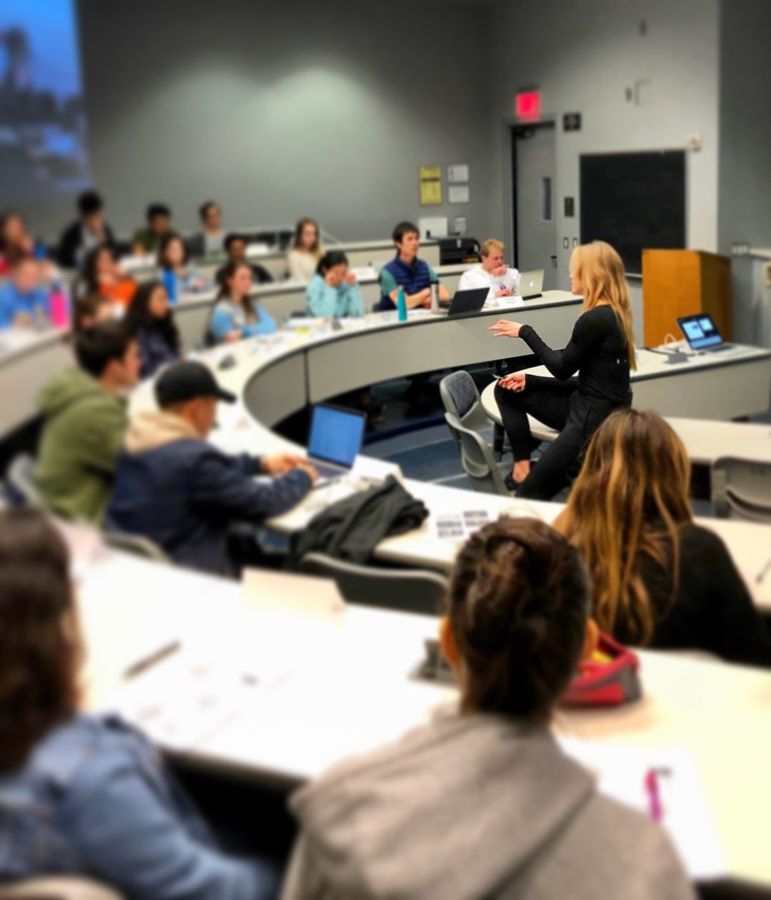 Mengenal Dr. Daisy Robinton; Sosok Model Bergelar PhD yang Teorinya ...