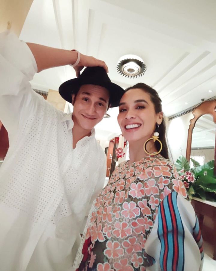 9 Artis Cowok Yang Punya Istri Lebih Tua Pernikahannya Tetap Bahagia