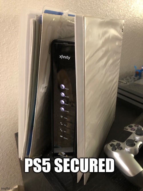 11 Meme Kocak Tanggapi Bentuk PlayStation 5 yang Baru Dirilis. Nggak ...