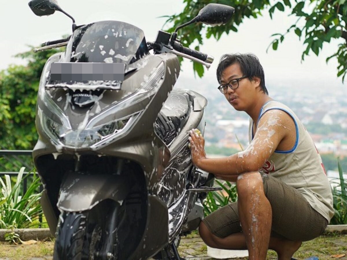 Tips Cuci Motor Sendiri yang Benar & Bikin Kinclong