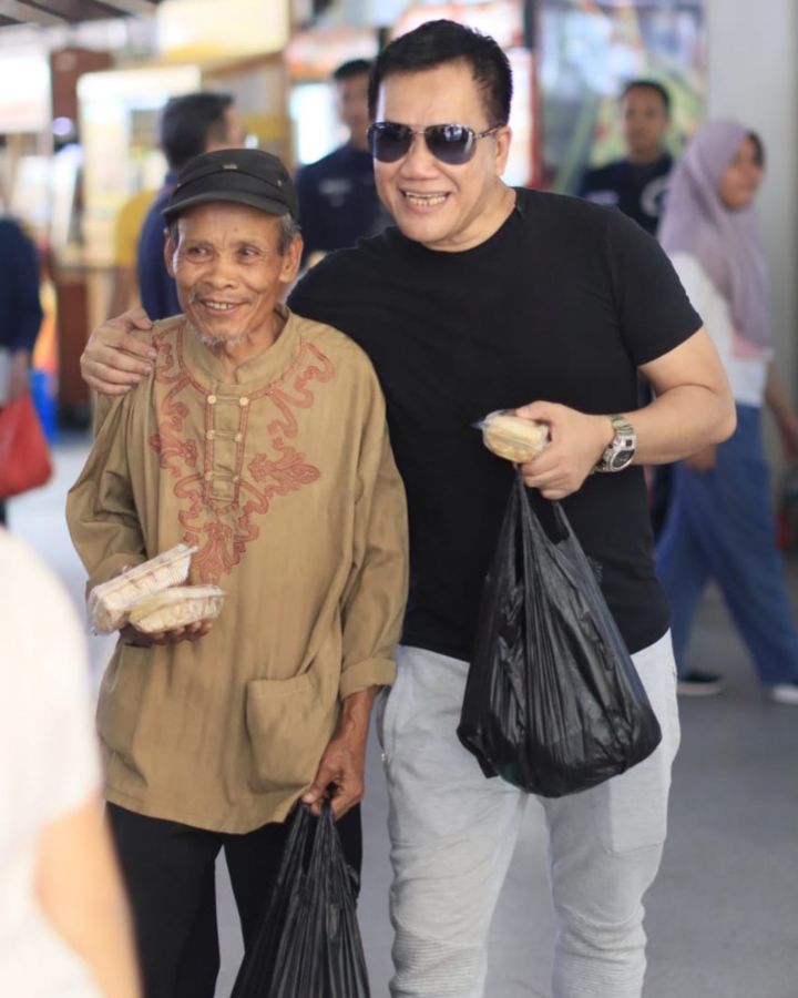Hobi Sedekah 10 Juta per Hari, Pengusaha Crazy Rich ini Dulunya Sempat ...