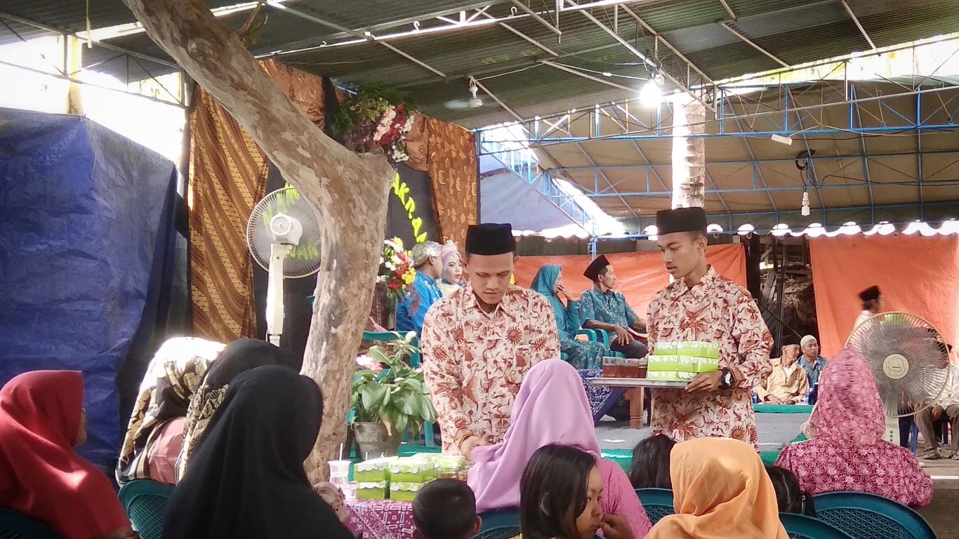 5 Tipikal Orang Kalau Lagi Nyinom atau Pelayan di Acara Nikahan ...