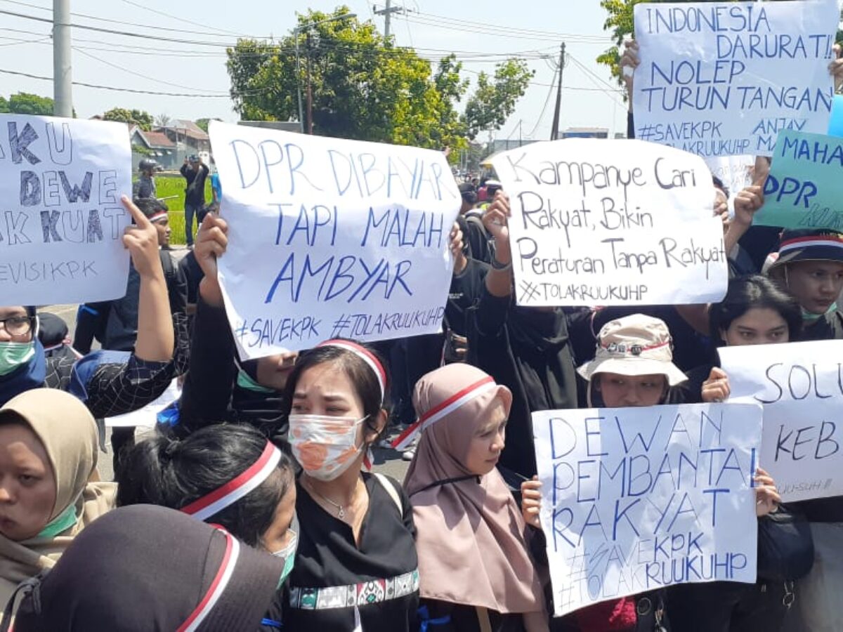 Kamu Pernah Gabut Saat Ikut Demonstrasi? Coba Lakukan 5 Hal ini Aja ...