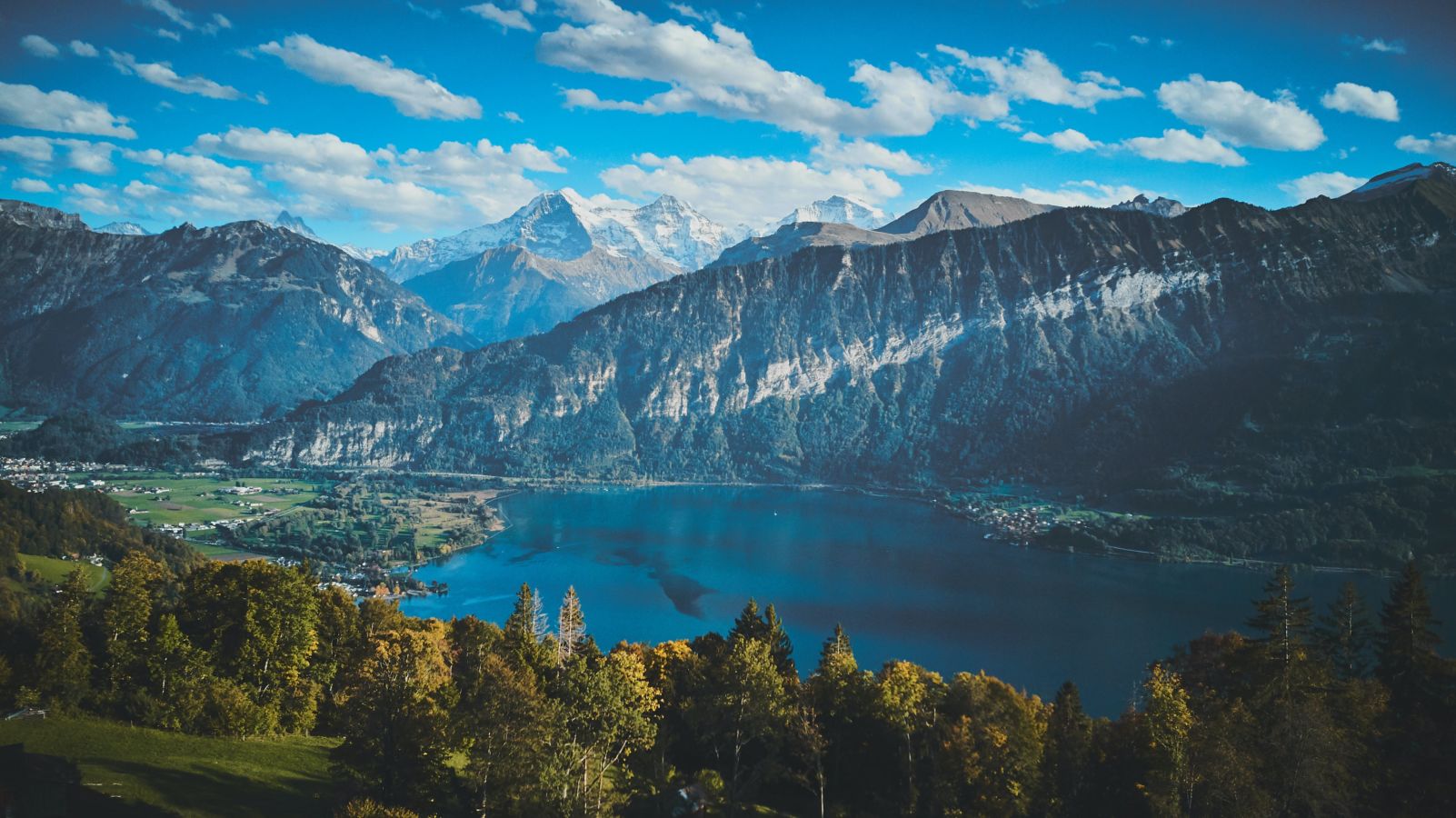 8 Tempat Wisata Paling Cantik di Swiss. Pemandangannya Indah Luar Biasa ...