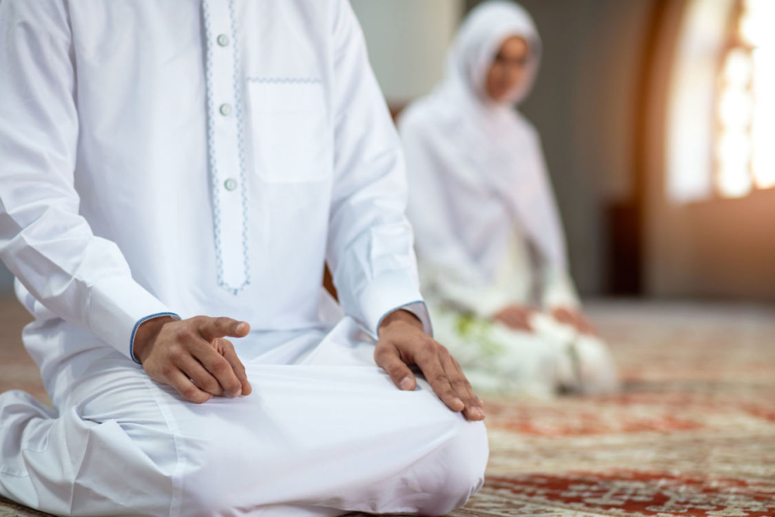 6 Pedoman Sholat Berjamaah di Rumah Sesuai Sunah, Termasuk Pengaturan ...