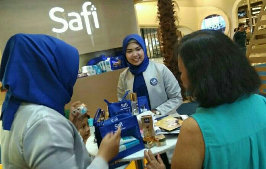 Ciri Khas 10 SPG Kosmetik di Indonesia. Kamu Paling Hafal yang Mana Nih?