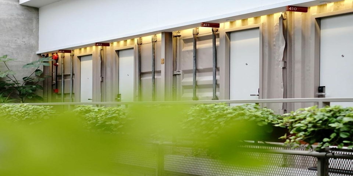 5 Rekomendasi Hotel Kontainer. Dari Pemandangan Unik Sampai Desain yang ...