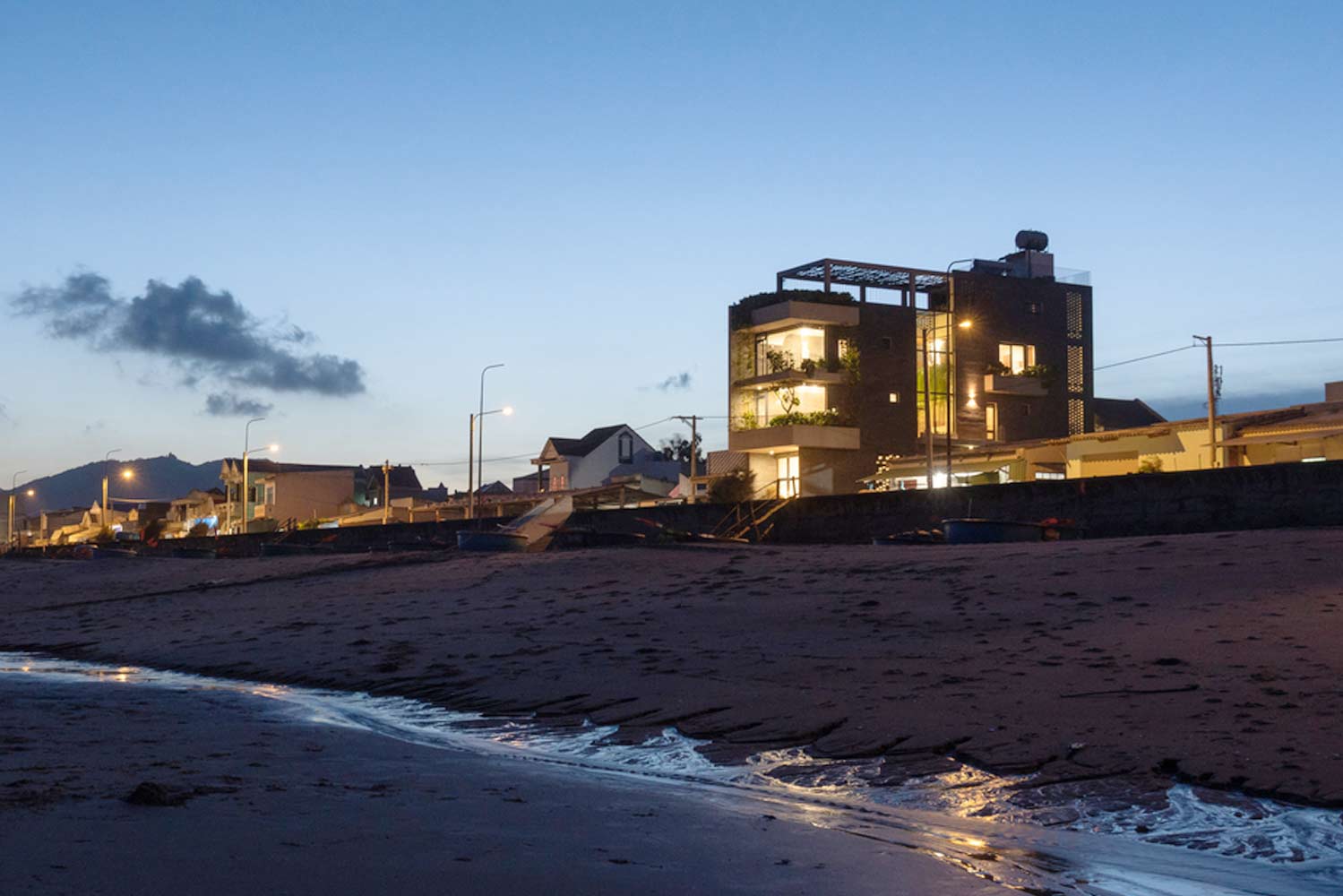 Desain Rumah Tepi Pantai Super Cantik dengan View Laut yang Menawan