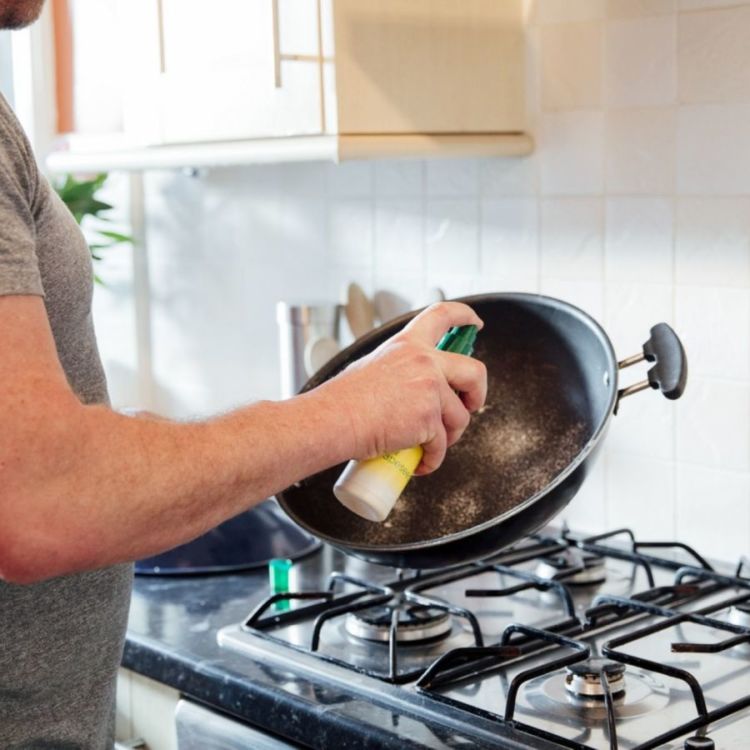 8 Cara Hemat Minyak Goreng Biar Nggak Cepat Habis, Stok Seliter Bisa ...