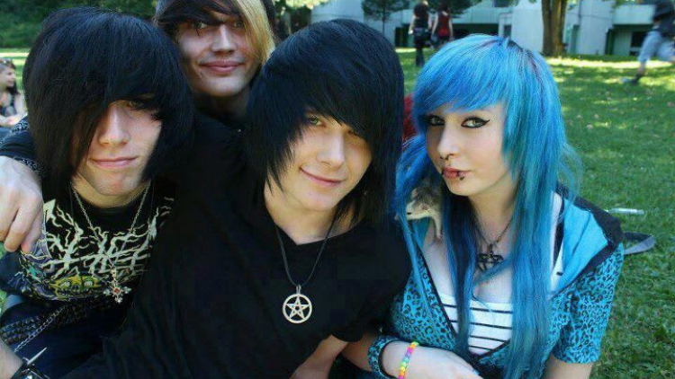 Menilik Kembali Tren Emo, Masa di Mana Anak Muda Tahun 2000-an Bergaya ...