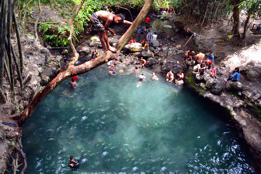 Objek Wisata Pemandian Alam Blue Lagoon Memiliki Keunikan Air Jernih ...
