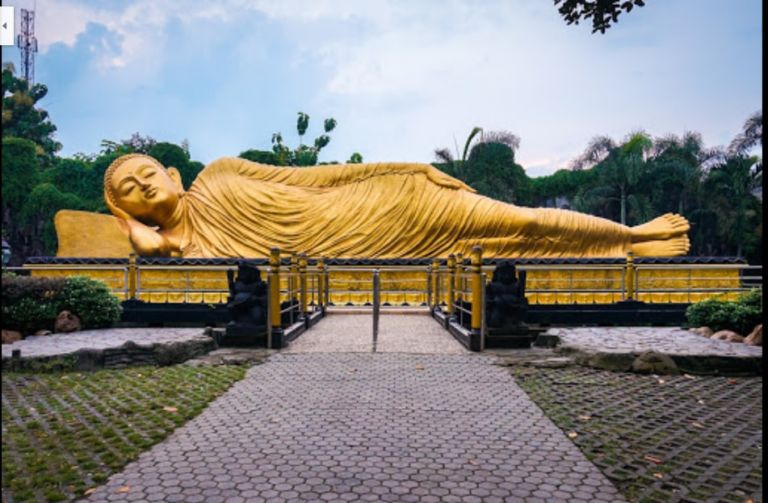 9 Destinasi Wisata Religi yang Tersebar di Indonesia. Kamu Pernah ...