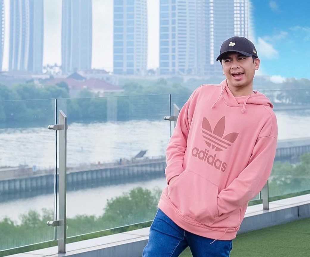 Mengenal Lebih Dekat Tentang Raditya Dika Nggak Cuma dari Layar HP Aja~