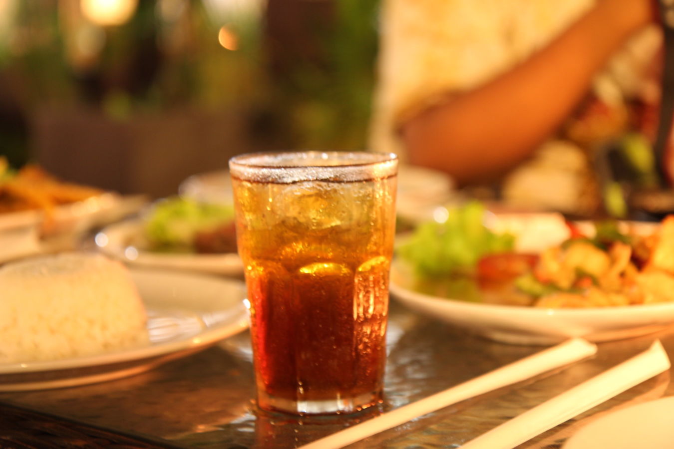 Asal-usul Es Teh Manis, Minuman Pelepas Dahaga Favorit Orang Indonesia ...