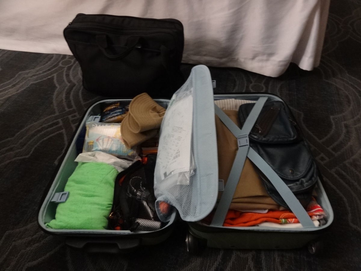 7 Cara Packing Baju di Koper agar Muat Banyak