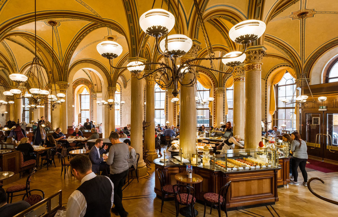 10 Kafe Tua yang Terkenal Penuh Sejarah ini Wajib Kamu Kunjungi Sekali ...