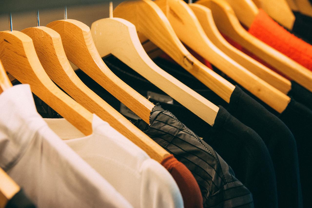 7 Cara Packing Baju di Koper agar Muat Banyak