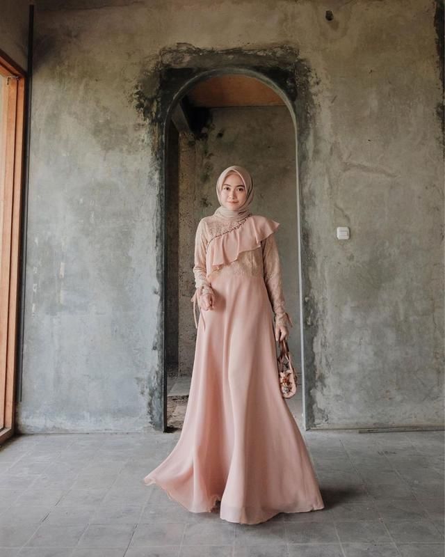 8 Model Gaun Bridesmaid Hijab yang Elegan