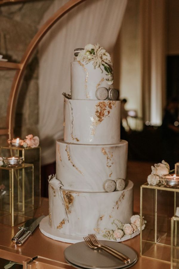 8 Wedding Cake dengan Detail Emas untuk Pesta Pernikahan yang Elegan ...