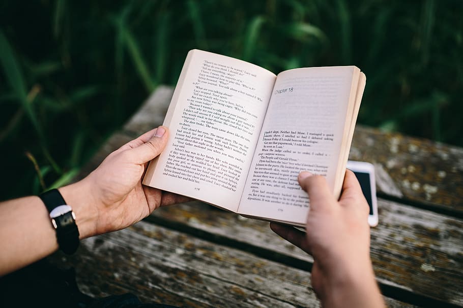 7 Contoh Resensi Novel dan Panduan Membuatnya. Beda dengan Sinopsis!