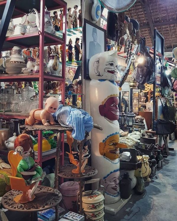 7 Pasar Barang Antik Paling Populer di Indonesia. Surga bagi Kolektor ...