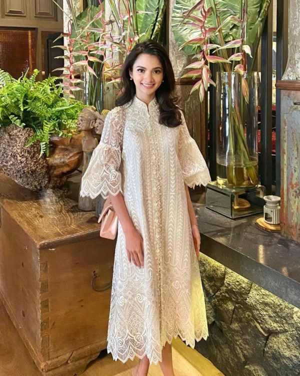 Beragam Ide Model Gaun Brokat untuk Bridesmaid. Cantik Berkelas!