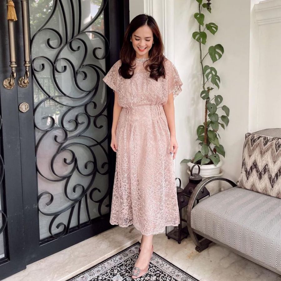 Beragam Ide Model Gaun Brokat untuk Bridesmaid. Cantik Berkelas!