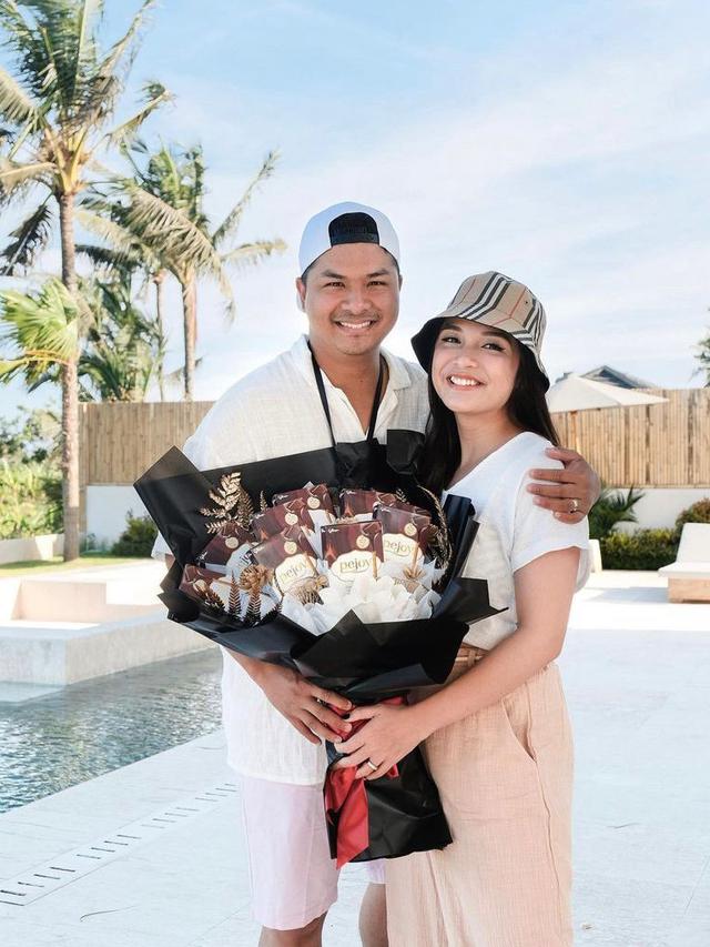 8 Artis yang Melahirkan Anaknya di Tanggal Cantik. Terbaru Aurel dan Nadine