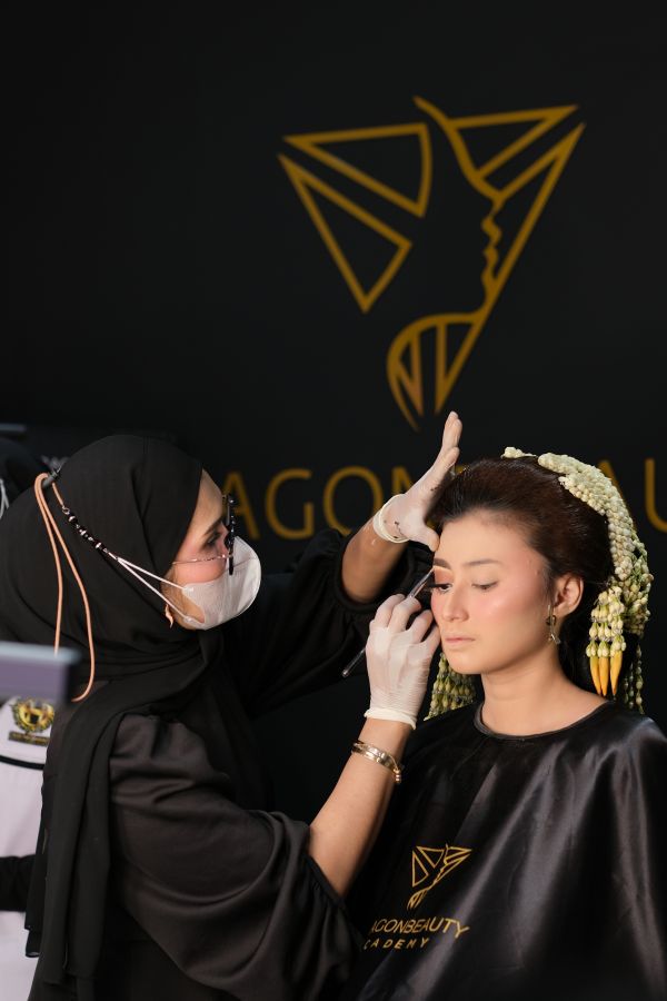 Buat yang Mau Jadi MUA, Paragon Gelar "Paragon Beauty Academy"