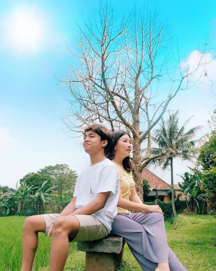 Unggah Foto Bersama Betrand, Sarwendah Ungkap Masih Belajar Jadi Ibu yang Baik