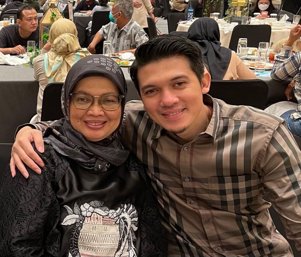 Irwansyah Ulang Tahun ke-37, Ungkap Kerinduan pada Orang Tua