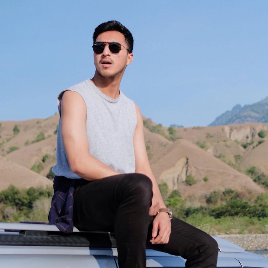 11 Potret Ibrahim Risyad, Aktor Ganteng yang Mirip Hamish Daud