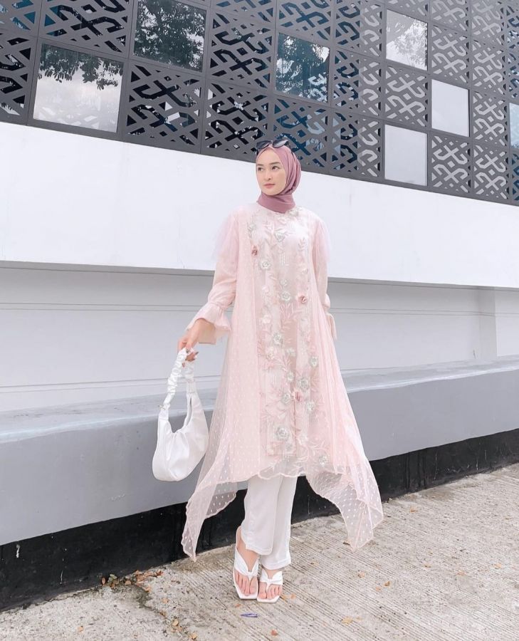 7 Inspirasi Outfit Lebaran dengan Celana. Bisa kok Tetap Elegan!