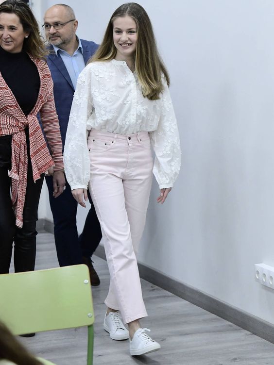 10 Potret Anggun Putri Leonor, sang Pewaris Takhta Kerajaan Spanyol